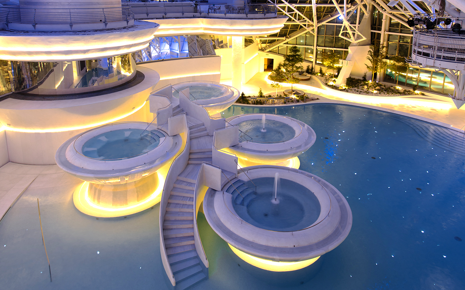 Planifica tu visita al emblemático Balneario de Caldea en Andorra